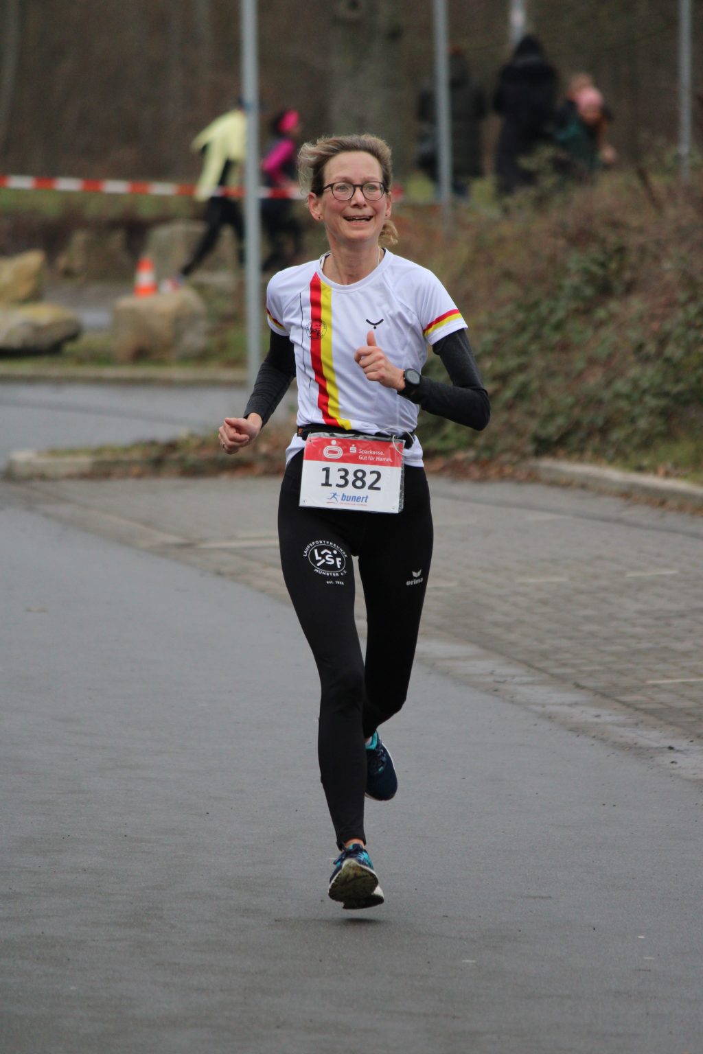 Beim Essen Marathon läuft Sören Hand über die Seerunde auf Platz 12 ...